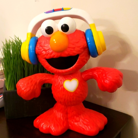 Hasbro | Toys | Rare Talkingsinging Dancing Elmo | Poshmark